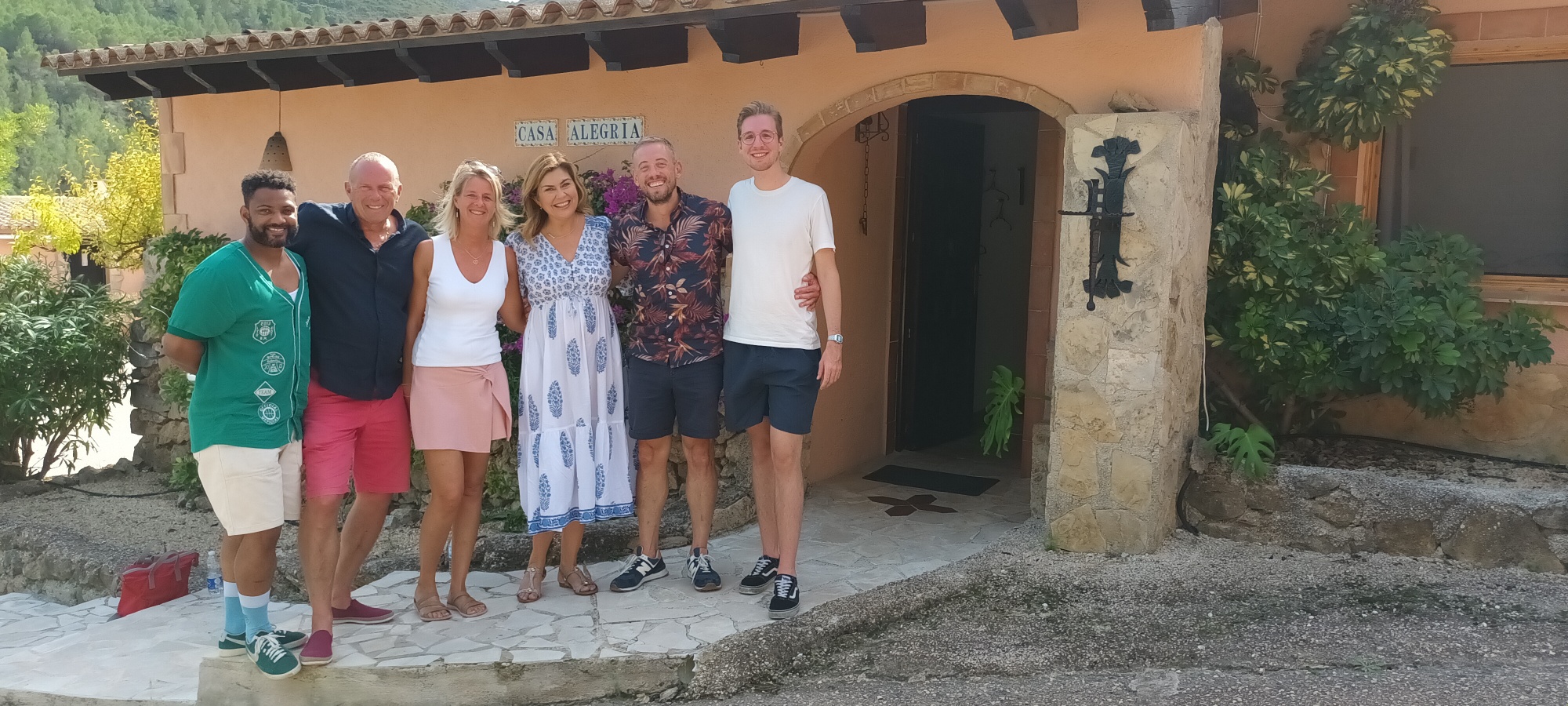 HelloVillas - Discover our premium villas in Jalon, Spain